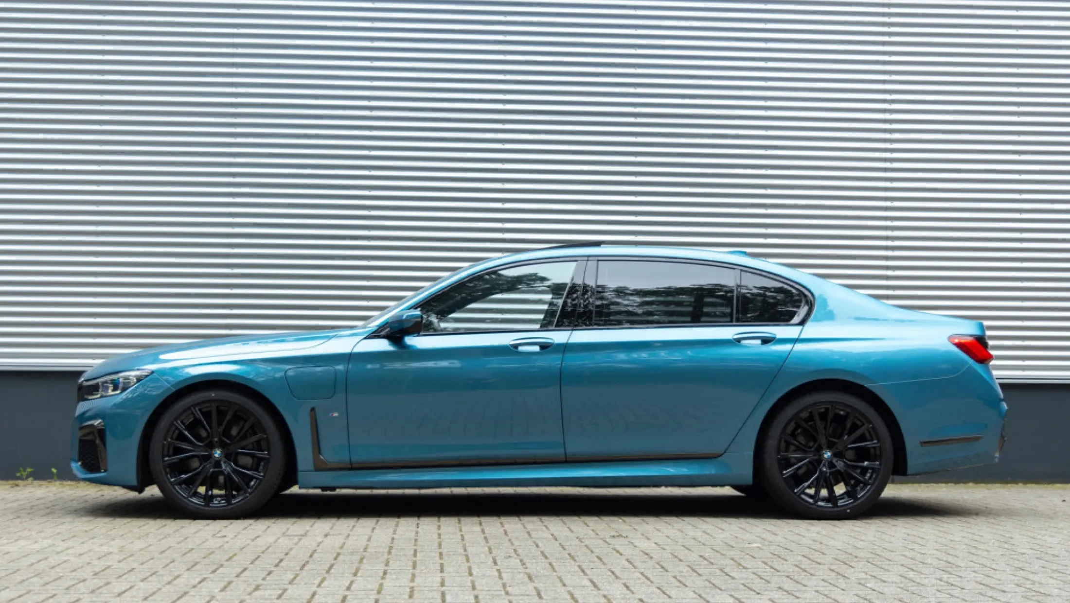 BMW 745Le Maldives Blue G12 LCI | Bergwerff Automotive